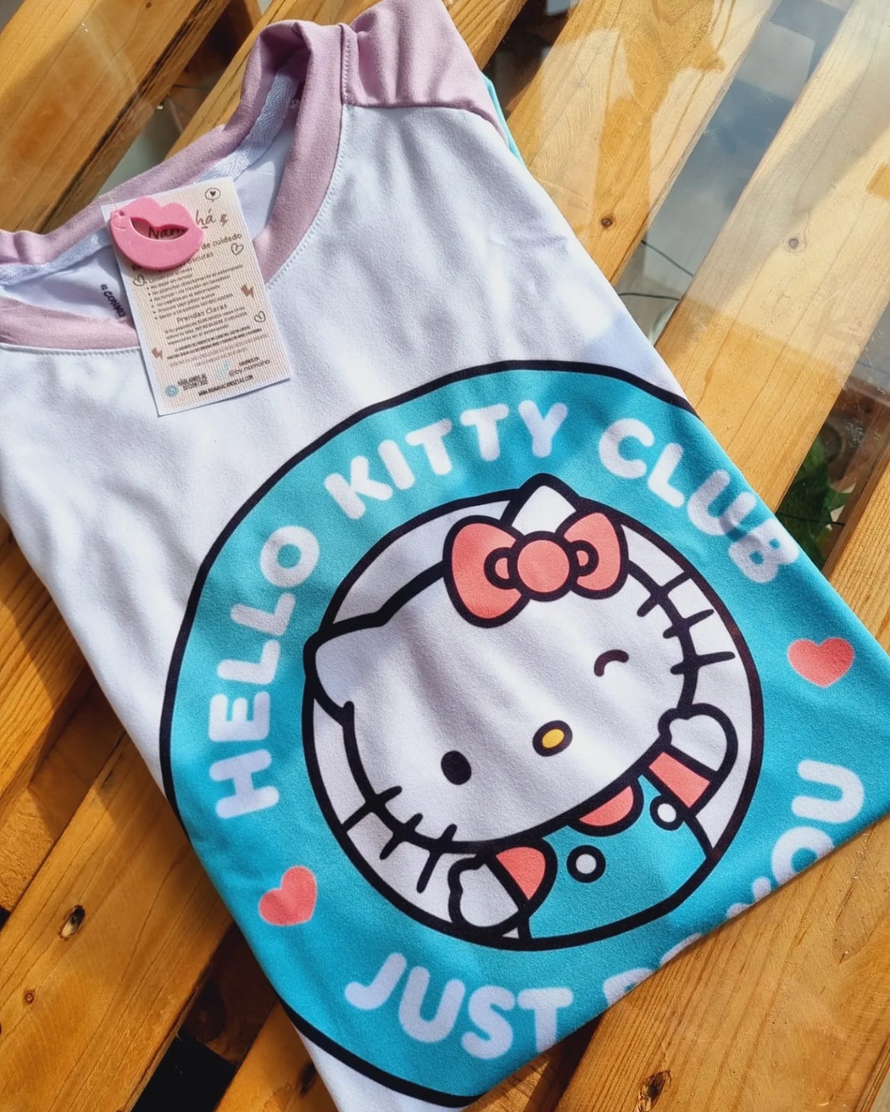 Camiseta de camiseta HELLO KITTY CLUB - Namahá Camisetas
